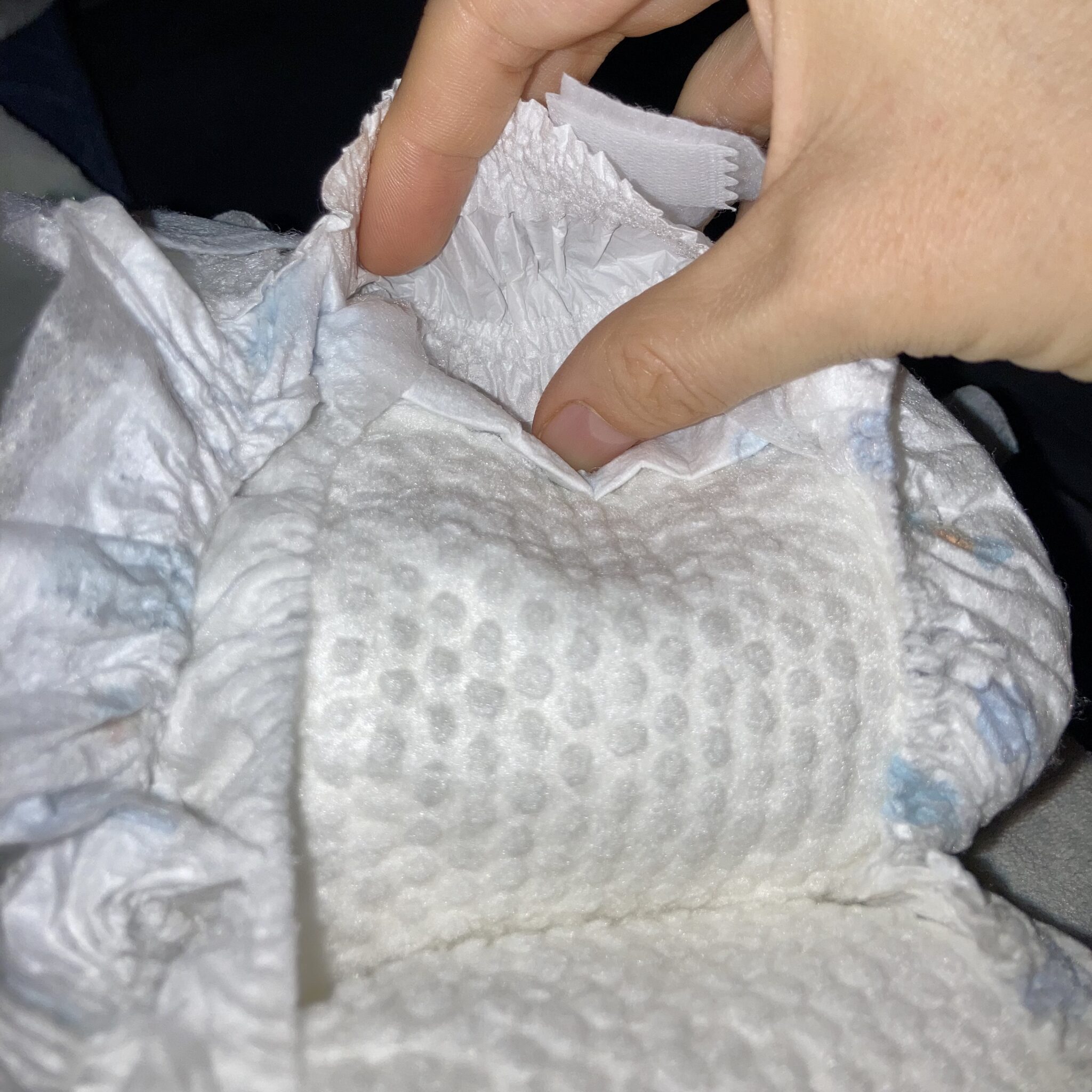 Ultimate Pampers vs. Huggies Guide (Visuals & Real Testing)